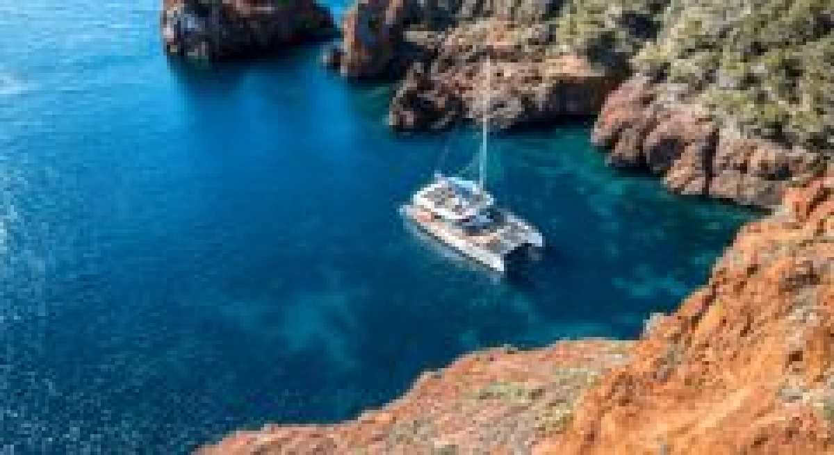 Catamaran à Saint Raphaël - les meilleures excursions - Expérience Côte ...